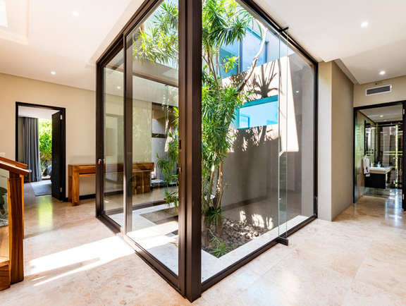 Modelling an internal glazed courtyard with or without an eave – Energy ...